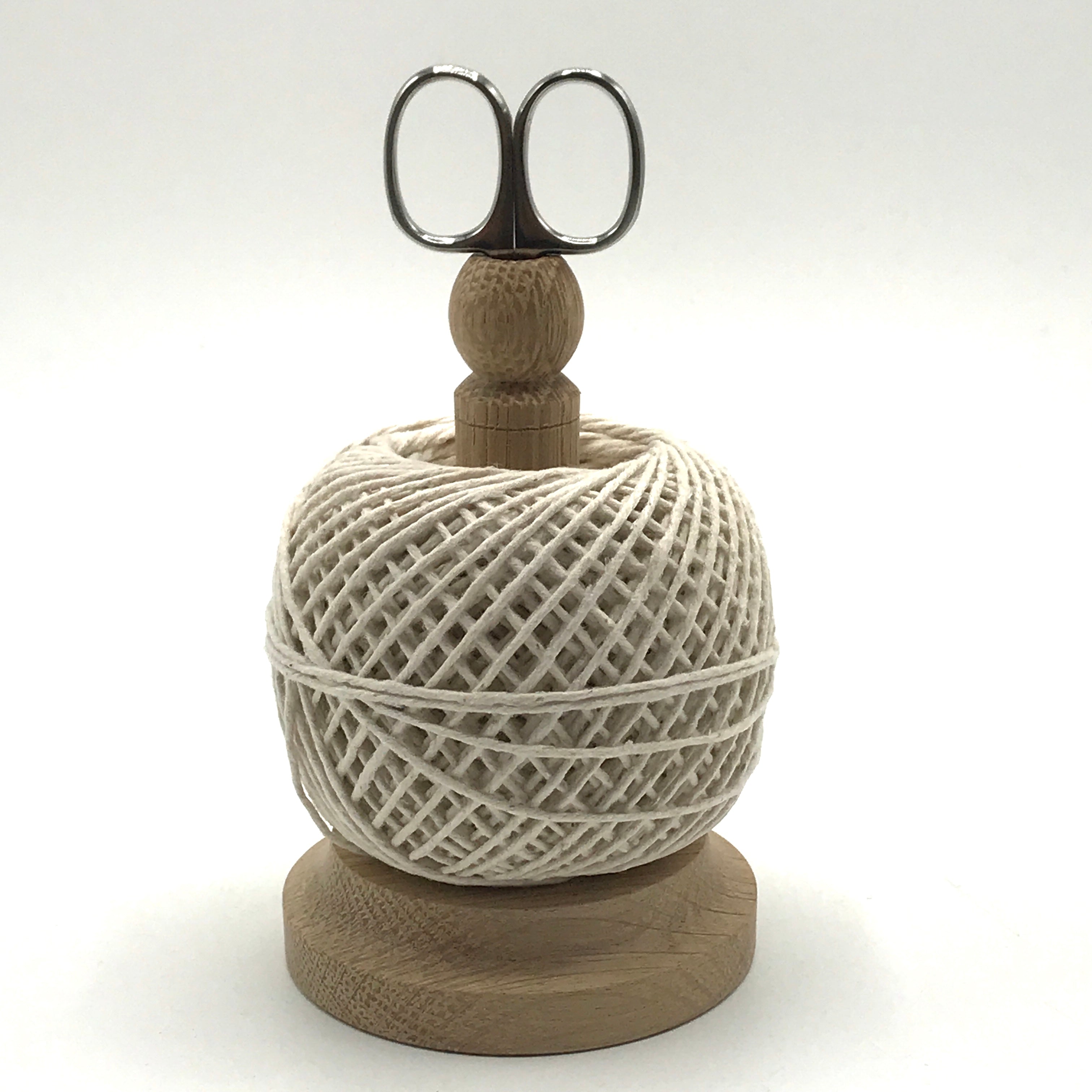 String Tidy with Scissors – Bagel&Griff